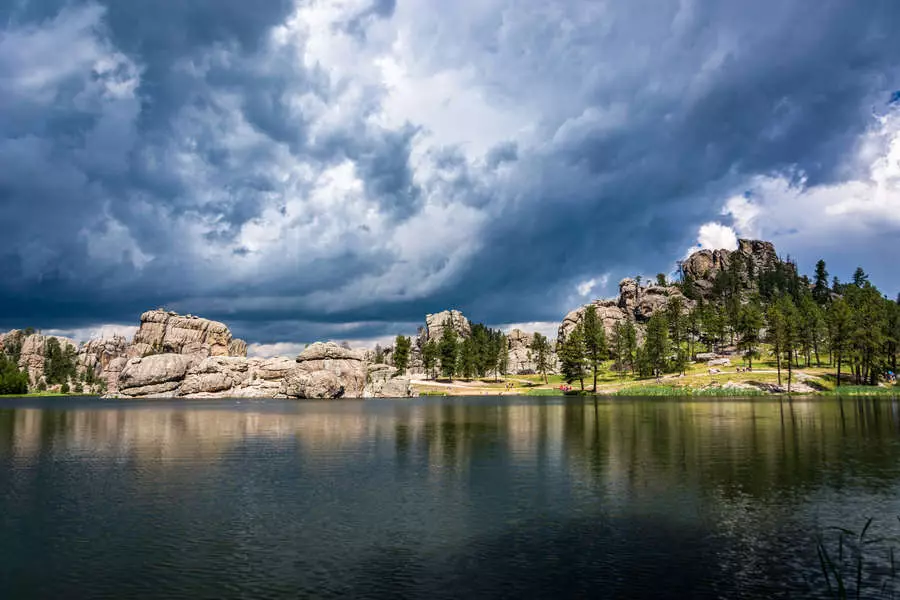 South Dakota ရှိ သရဲအခြောက်ဆုံးနေရာများ- Deadwood နှင့် လည်ပတ်ရန် နောက်ထပ် ကြောက်စရာနေရာများ