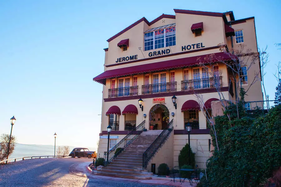 Die Jerome Grand Hotel spook steeds hierdie ou spookdorp in Arizona