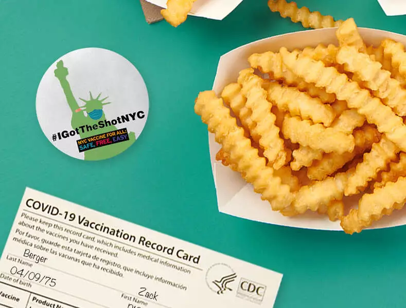 Shake Shack Nawiskeun Goreng Gratis kanggo Konsumén anu Divaksinasi di NYC