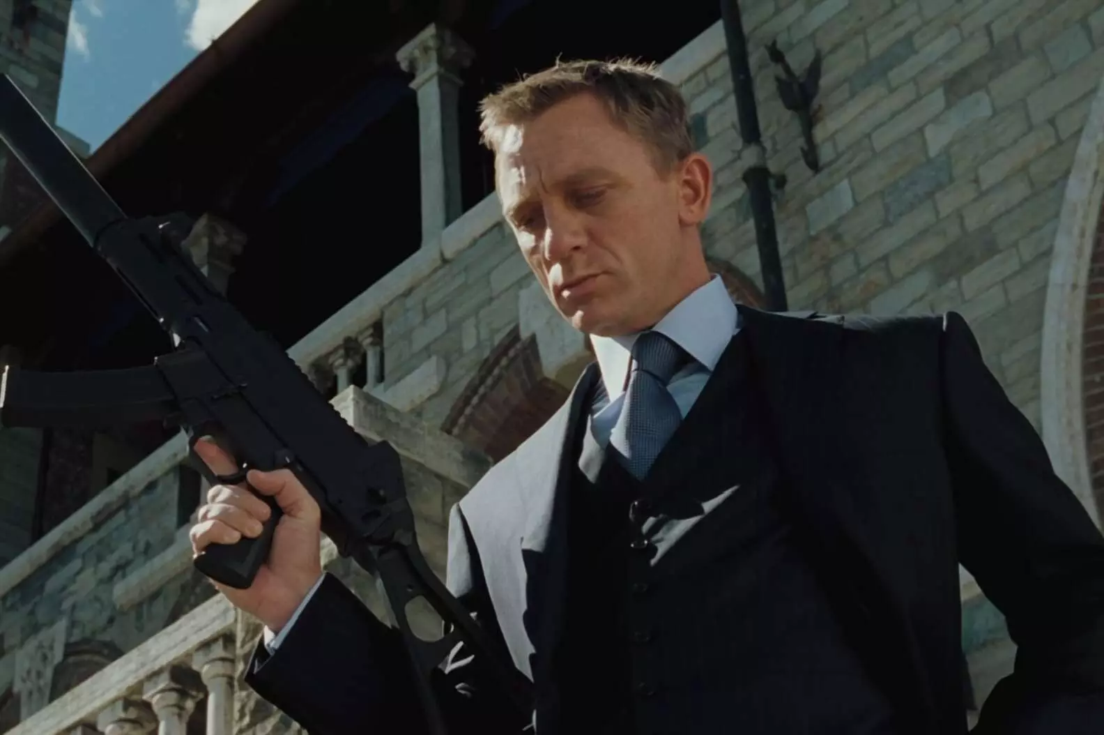 Jeýms Bond 007 filmi - başlangyç gollanma 4408_7