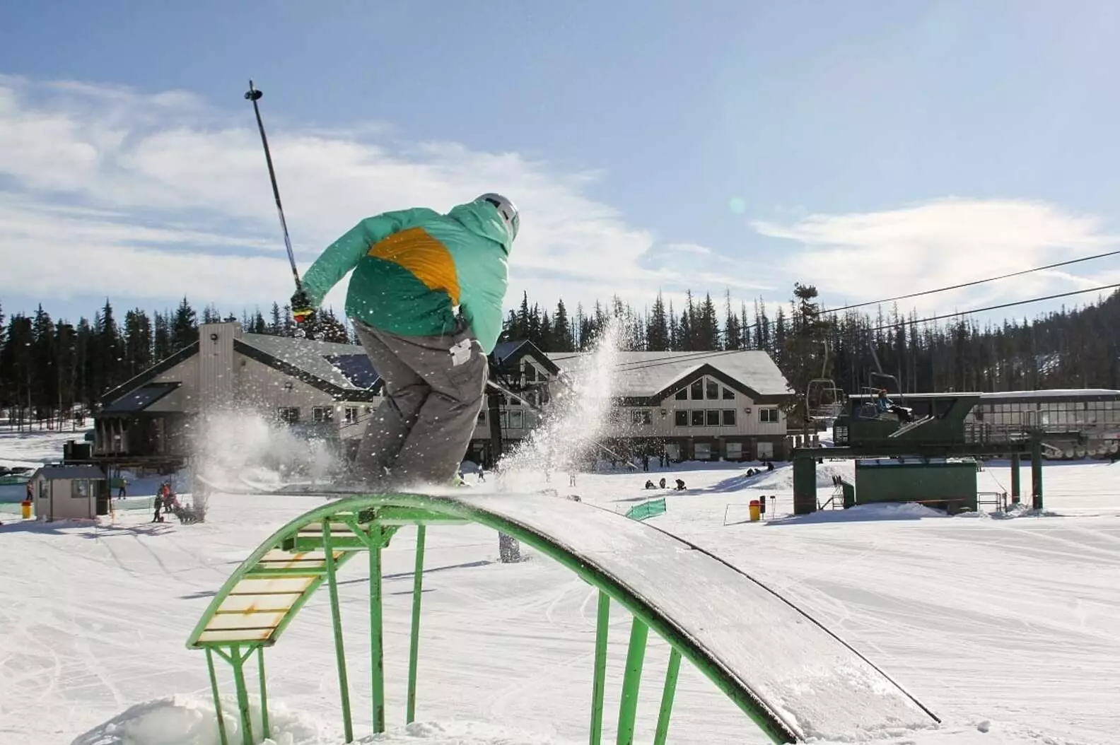 Skiing ຢູ່ໃກ້ກັບ Portland, Oregon: ພູເຂົາແລະລີສອດຍອດນິຍົມທີ່ຈະໄປຢ້ຽມຢາມໃນປັດຈຸບັນ 441_5