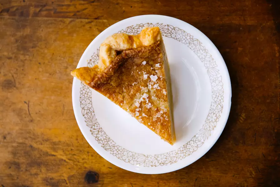 Recipe ea Maple Pie e Letsoai e Tsoang ho Sister Pie Bakery e Detroit