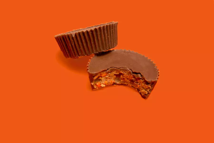 Reese's Pieces-Yakazadzwa Peanut Butter Cups Taste Test