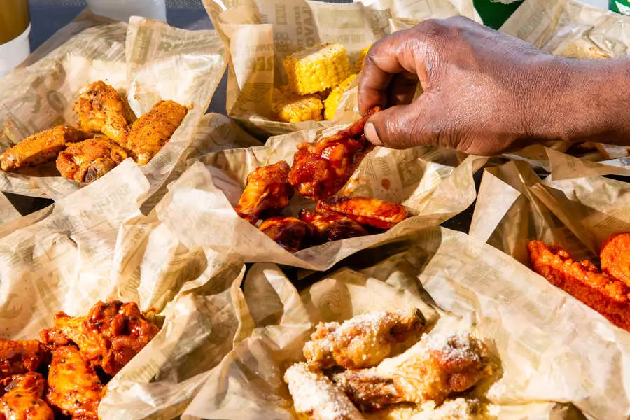 مراجعة قائمة Wingstop: أي أجنحة النكهة يجب أن تطلبها؟