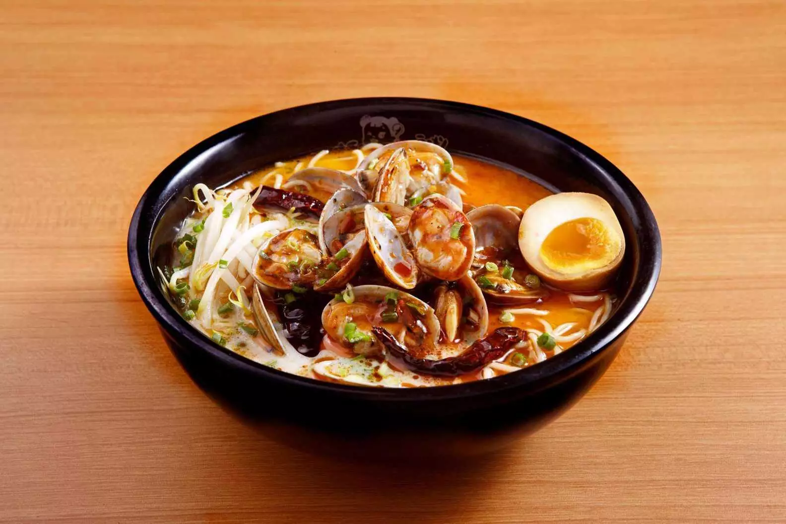 Ramenê çêtirîn li San Diego: Dikanên Ramen û Cihên Noodle yên ku Biceribînin 458_12