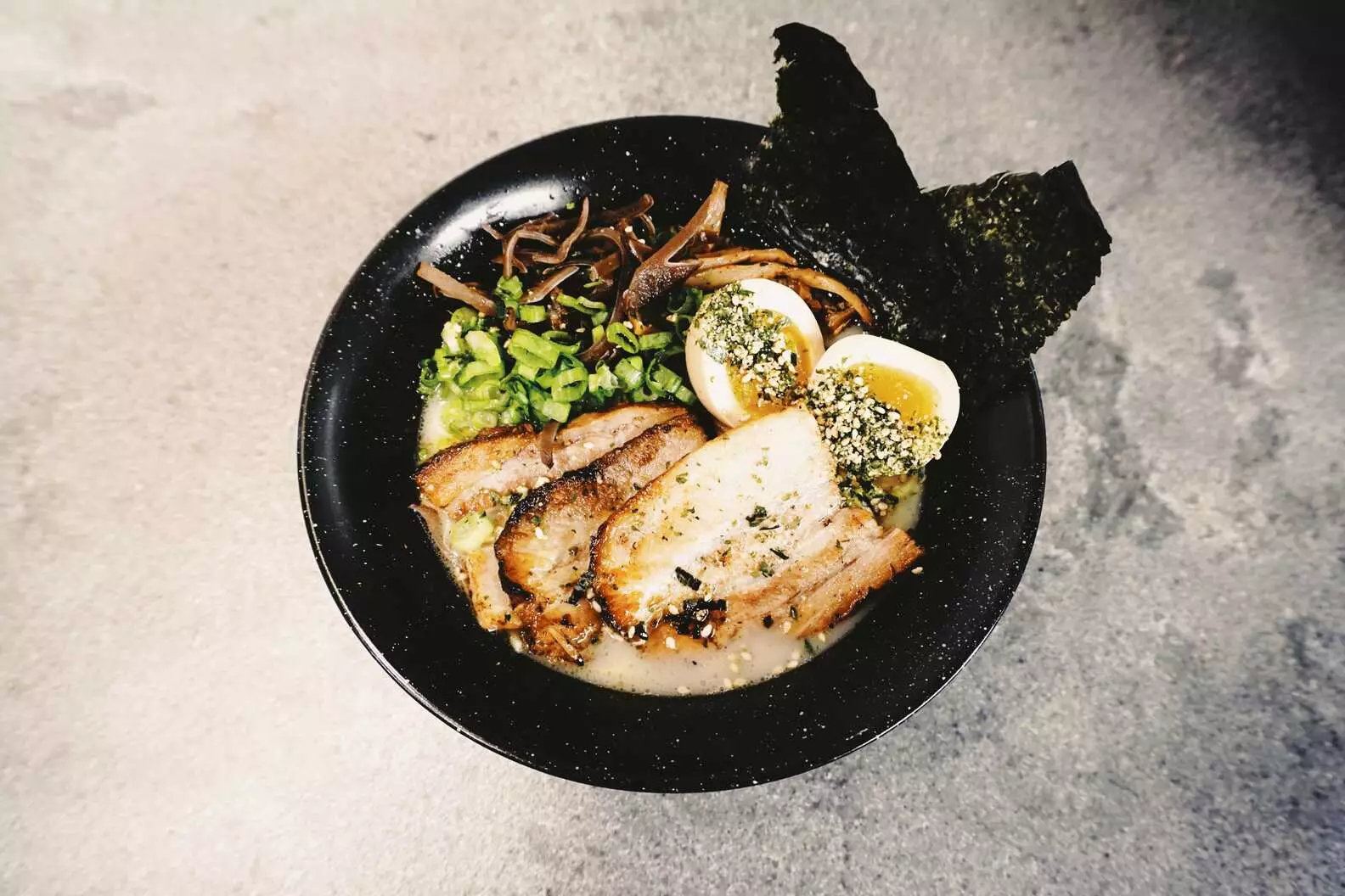 Ramenê çêtirîn li San Diego: Dikanên Ramen û Cihên Noodle yên ku Biceribînin 458_2