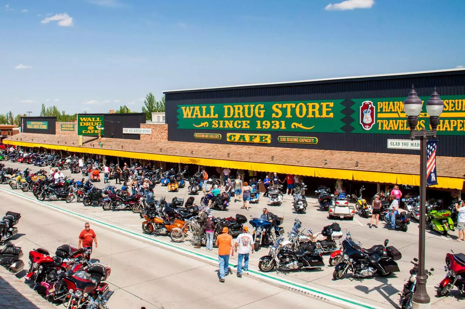 Unsa ang 'Wall Drug'? Giunsa ang Pagdani sa Badlands Roadside sa Tibuok Kalibutan 4807_2