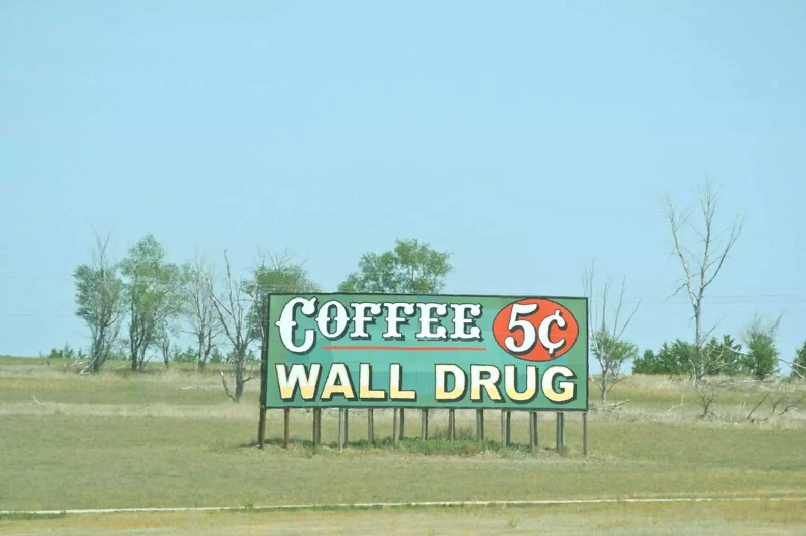 Cad is ‘Wall Drug’ ann? Mar a Chuaigh Tarraingt Cois Bóthair Badlands ar fud an Domhain 4807_3