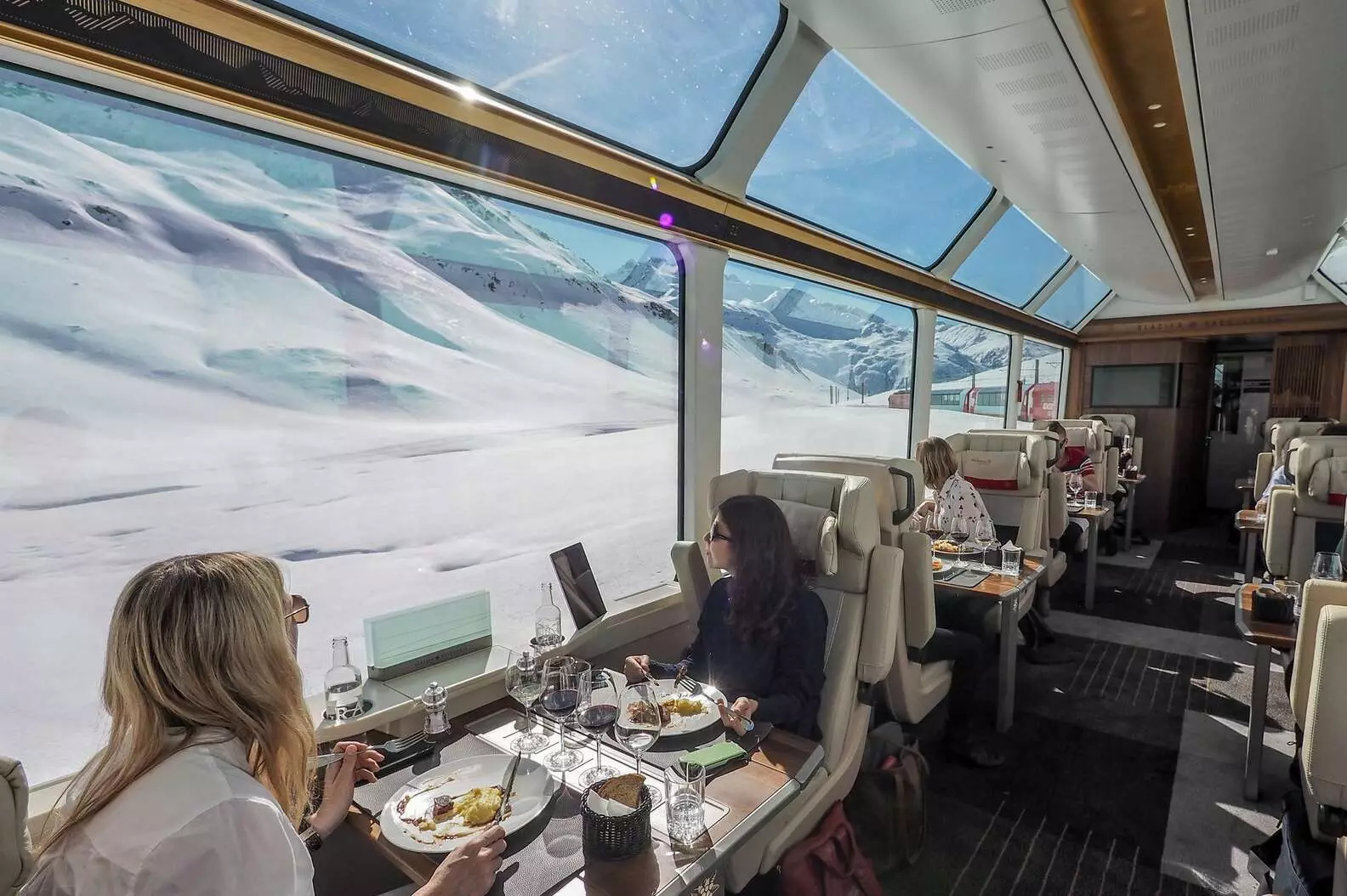 Mest naturskjønne tog er Glacier Express i de sveitsiske alpene 4835_2