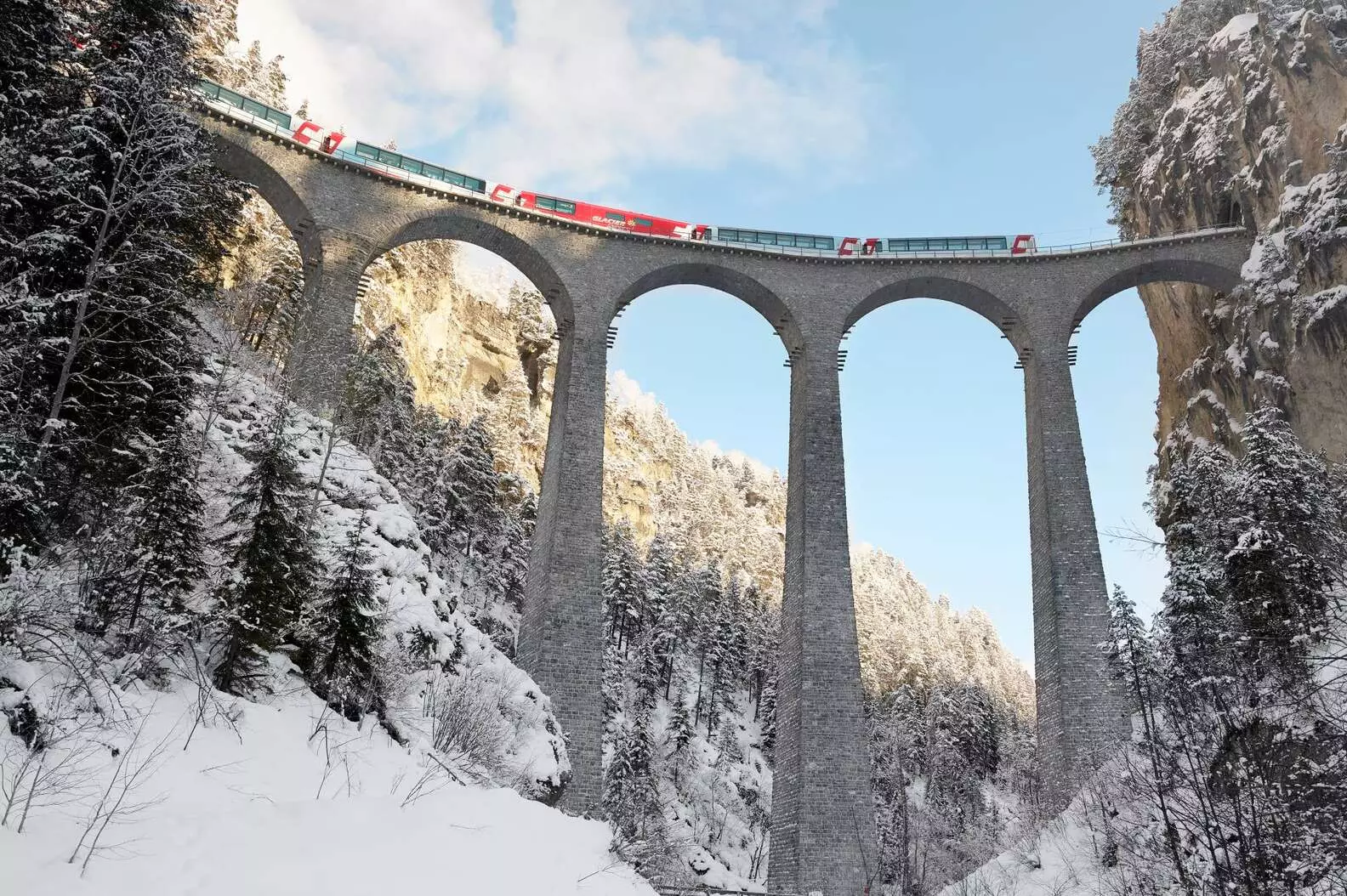 Karamihan sa Scenic na Tren ay ang Glacier Express sa Swiss Alps 4835_5