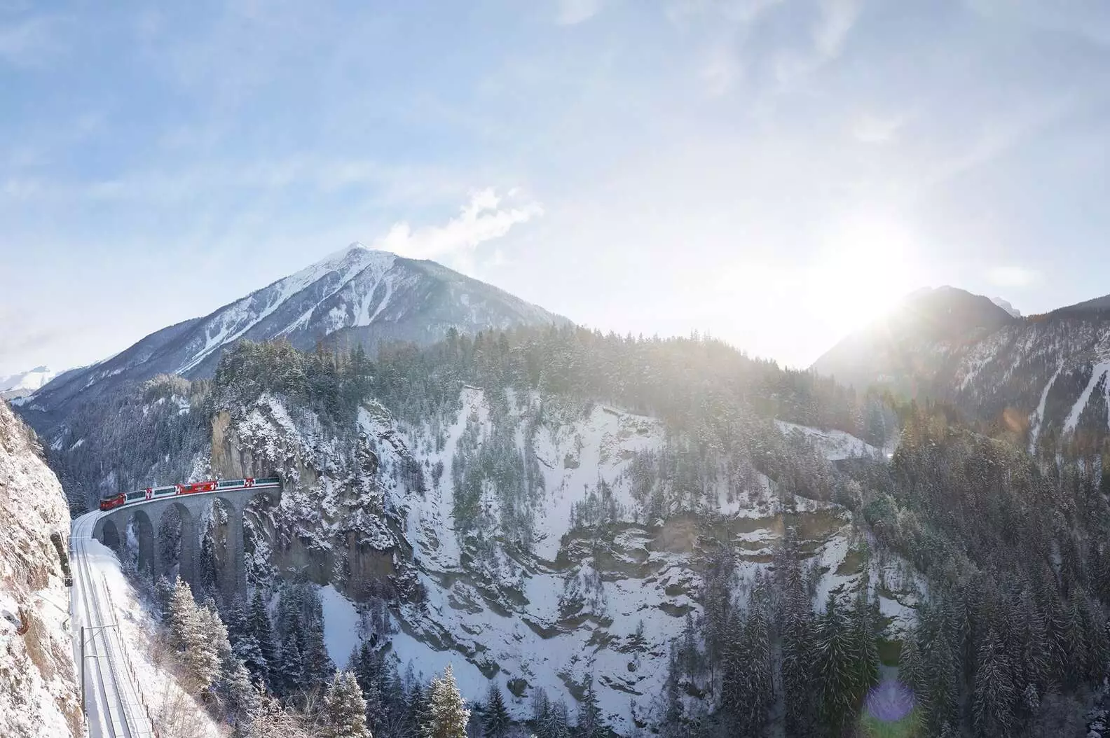 Karamihan sa Scenic na Tren ay ang Glacier Express sa Swiss Alps 4835_6