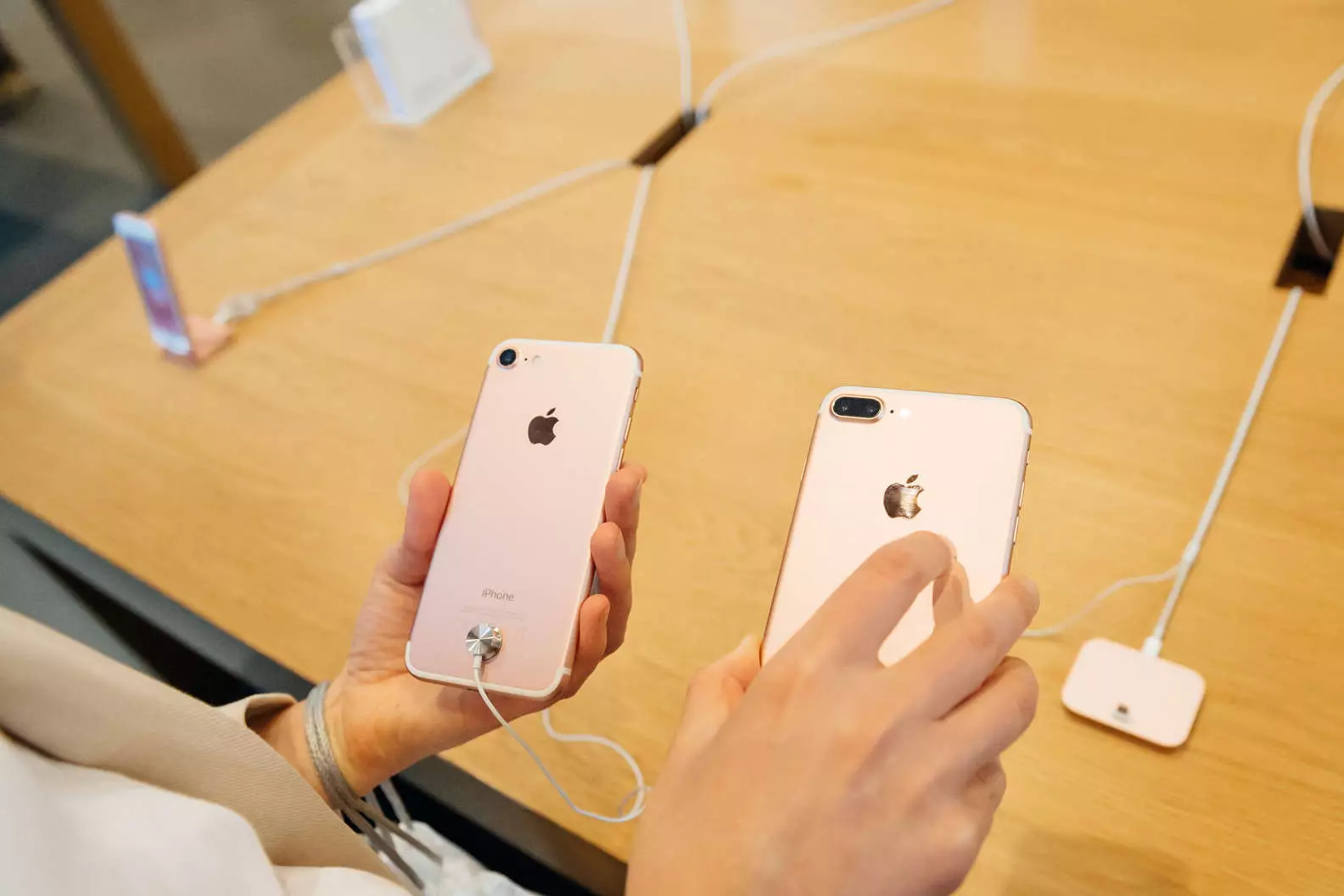 Rrjedhje e Apple iPhone X: Imazhet e reja zbulojnë emoji të animuar, Face ID dhe më shumë 48722_1