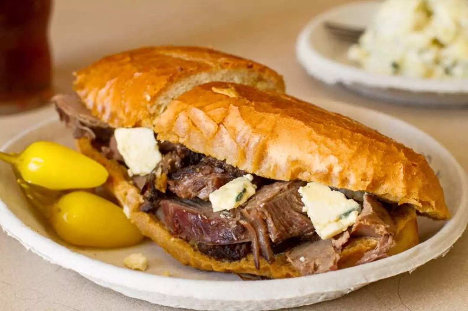 ვინ გამოიგონა LA French Dip Sandwich Philippe's Cole's 4887_3