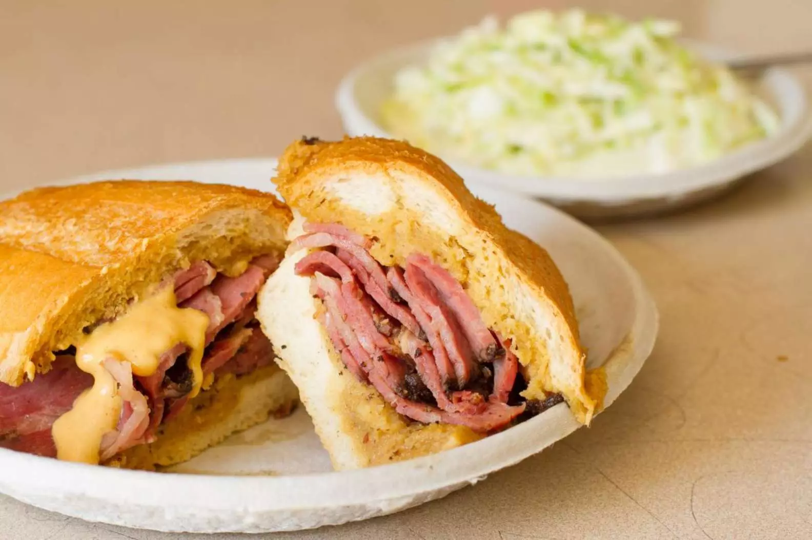 ვინ გამოიგონა LA French Dip Sandwich Philippe's Cole's 4887_4