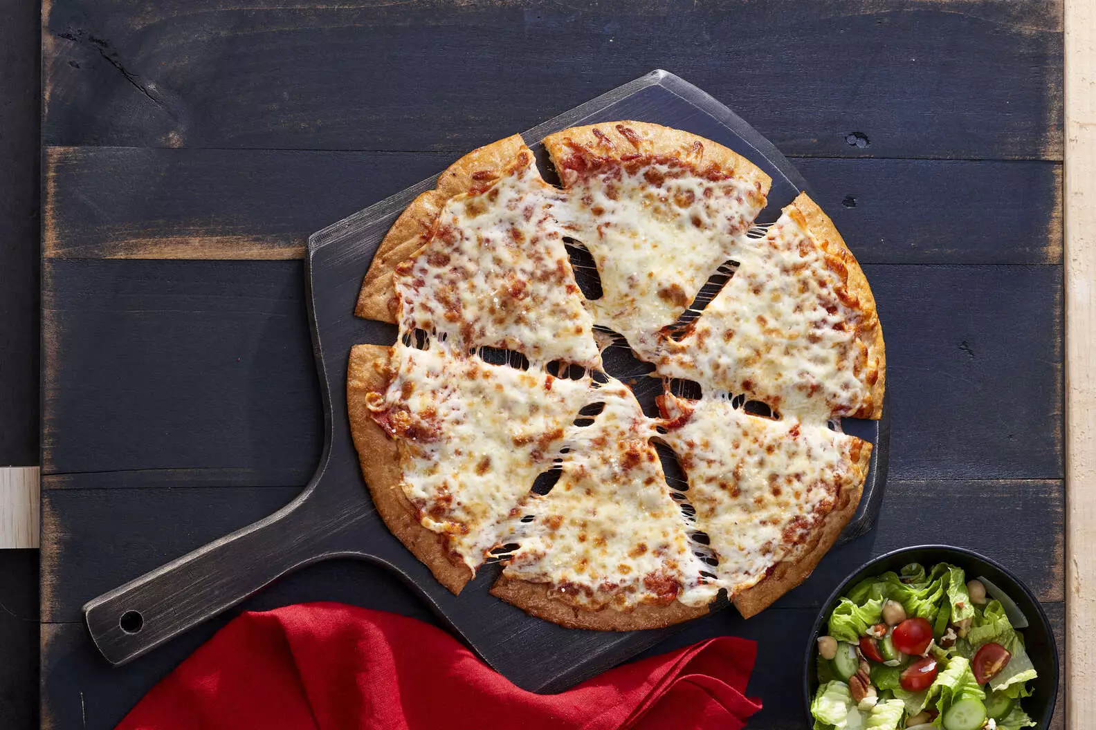 DiGiorno Gluten-Free Crust Pizza රස පරීක්ෂණය: එය සංසන්දනය කරන්නේ කෙසේද? 49096_1