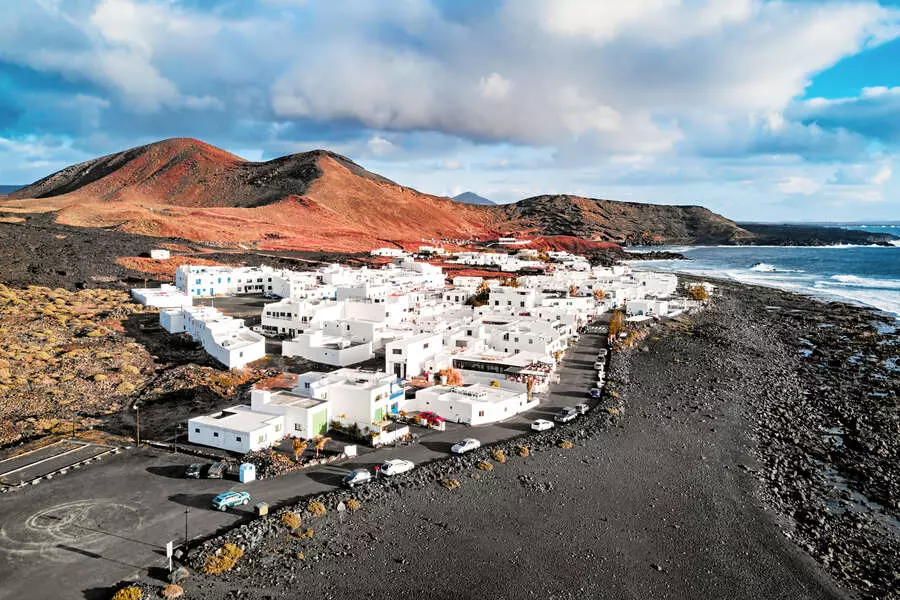 Fitsidihana an'i Lanzarote: Nahoana no tsy mitovy amin'ny zava-drehetra eto amin'izao tontolo izao ny Nosy