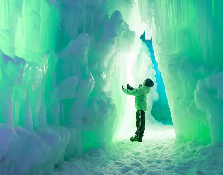 Otwarcie nowej atrakcji Frozen Ice Castle w północnej części stanu Nowy Jork