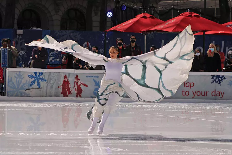 Tekintse meg a pop-up jégtánc-előadások sorozatát a Bryant Park NYC-ben