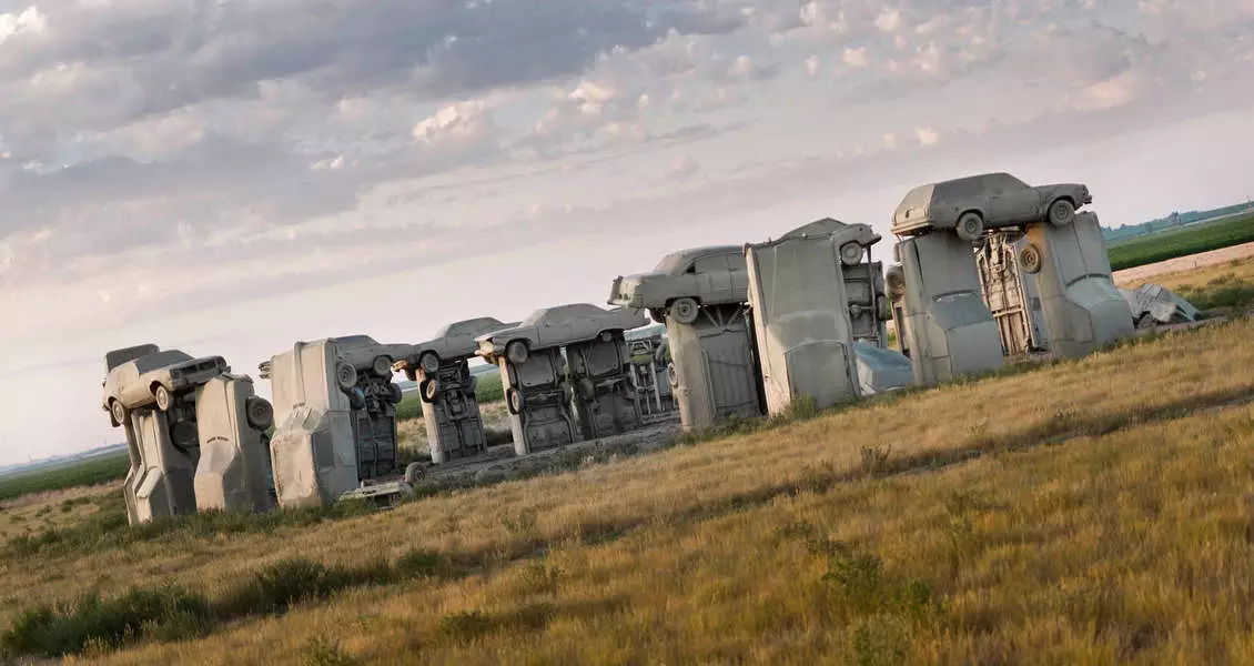 Carhenge e Alliance, Nebraska: Pale e ka morao ho Replica ea Stonehenge