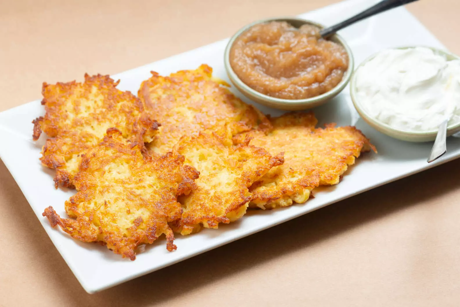 Tempat anu pangsaéna pikeun kéngingkeun Latkes pikeun Hanukkah di NYC 5467_1