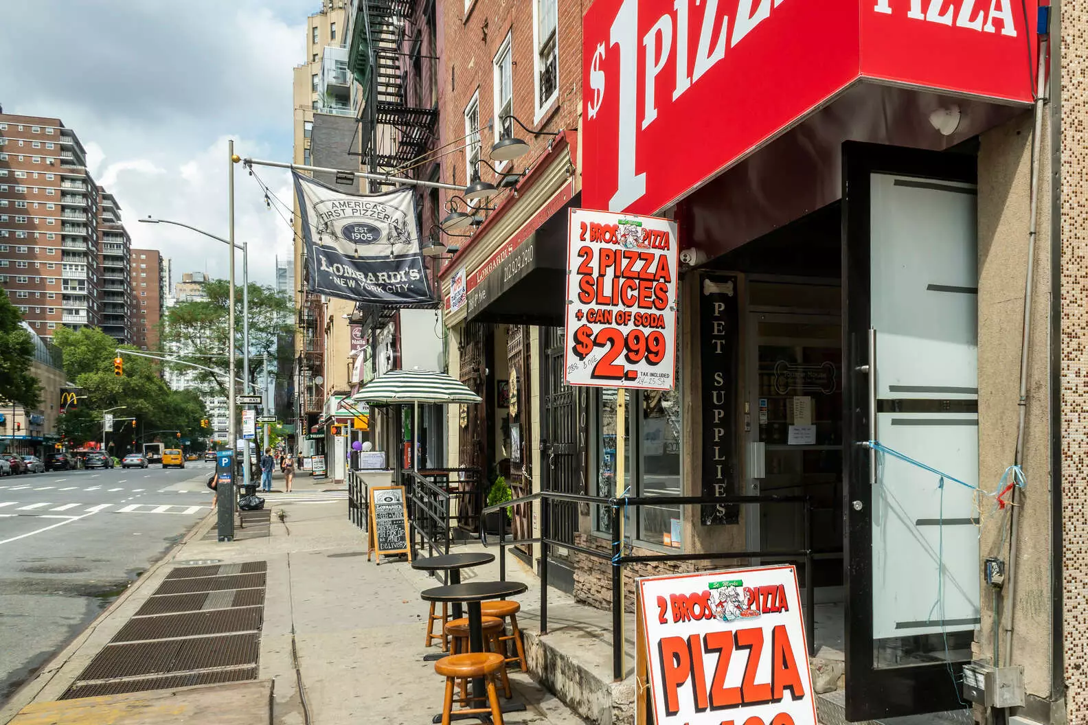 New Yorkin 1 dollarin Slice Pizza Shopit nostavat hintoja 6104_1