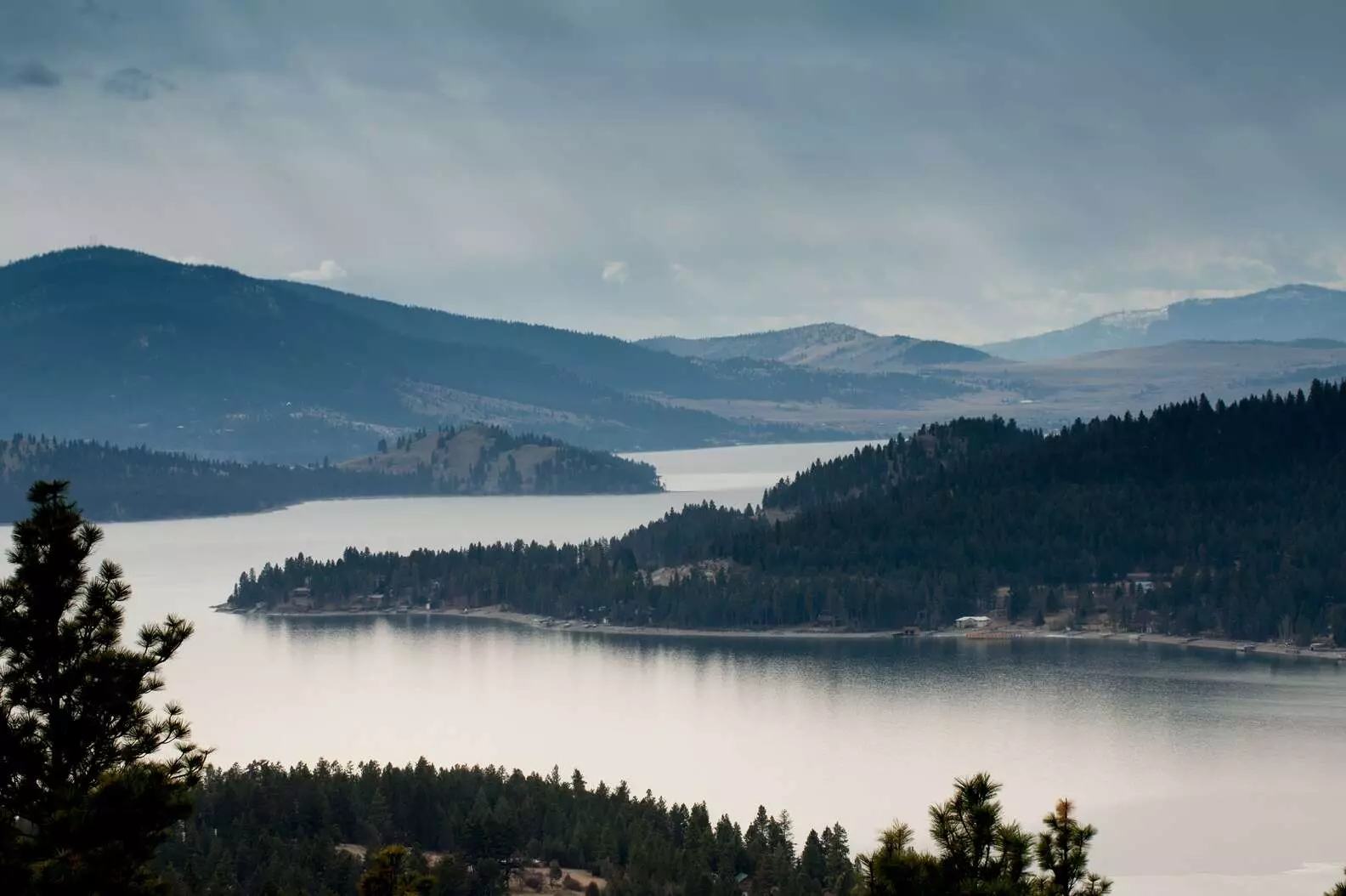 เยี่ยมชมหมู่เกาะที่สวยงามของ Flathead Lake 858_1