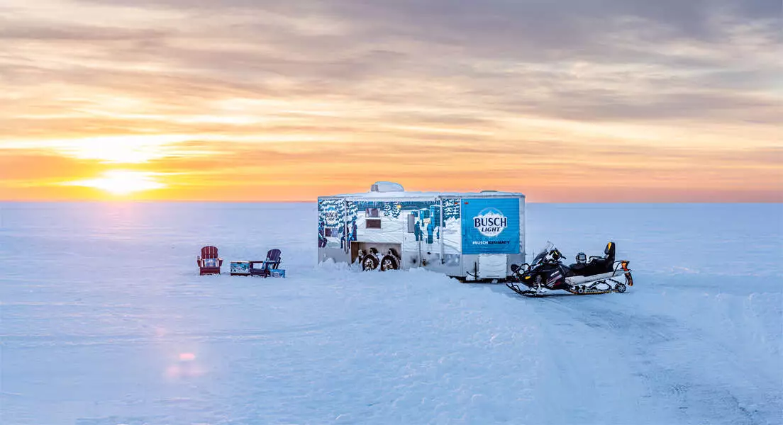 Busch Light Buz Balıq Ovunu Xüsusi Buz Gecəsi ilə qeyd edir