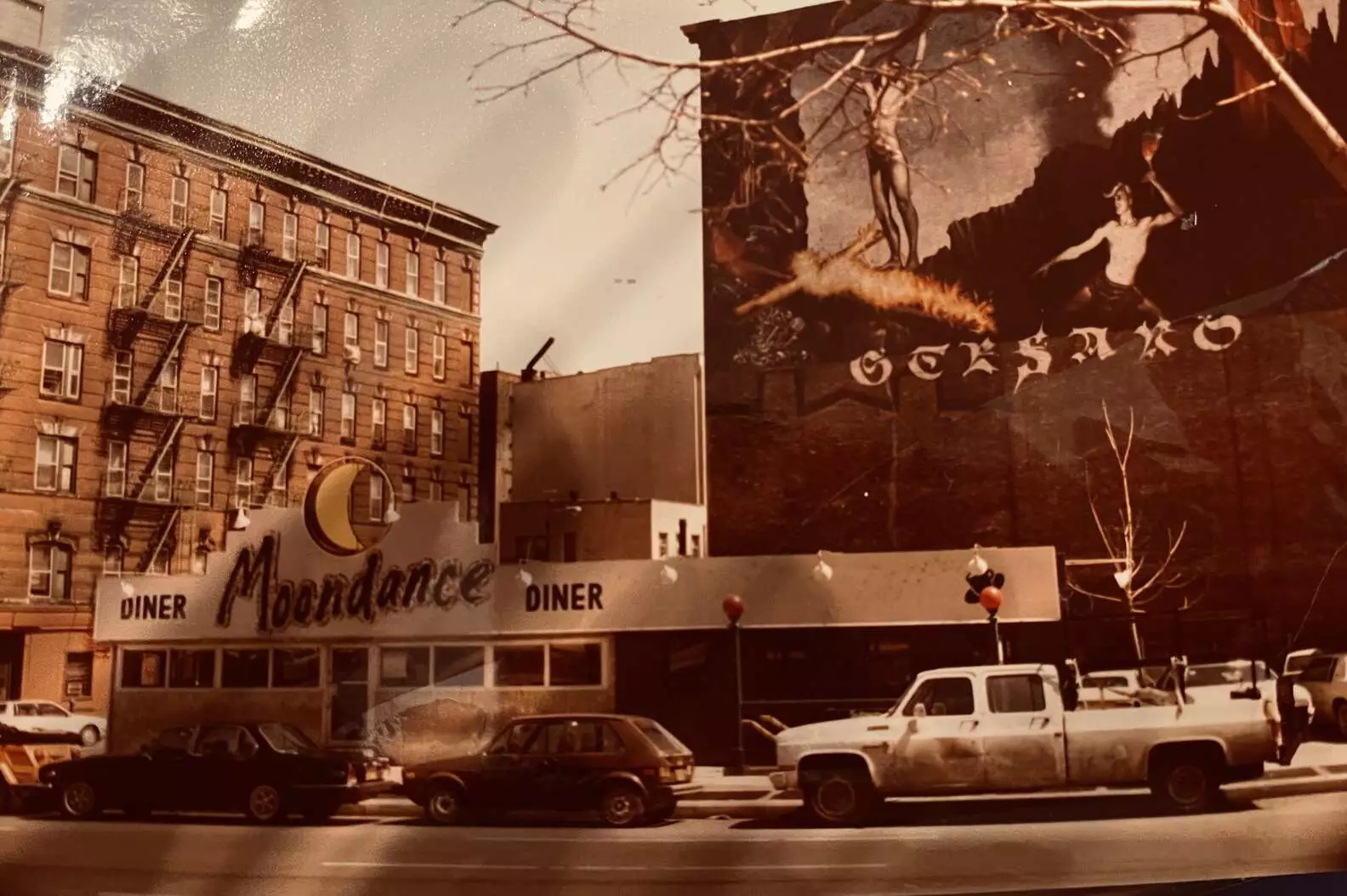 ໝາຍຕິກ... ບູມ! Netflix: The Magical Way The Movie Recreates the Iconic New York Diner 928_2